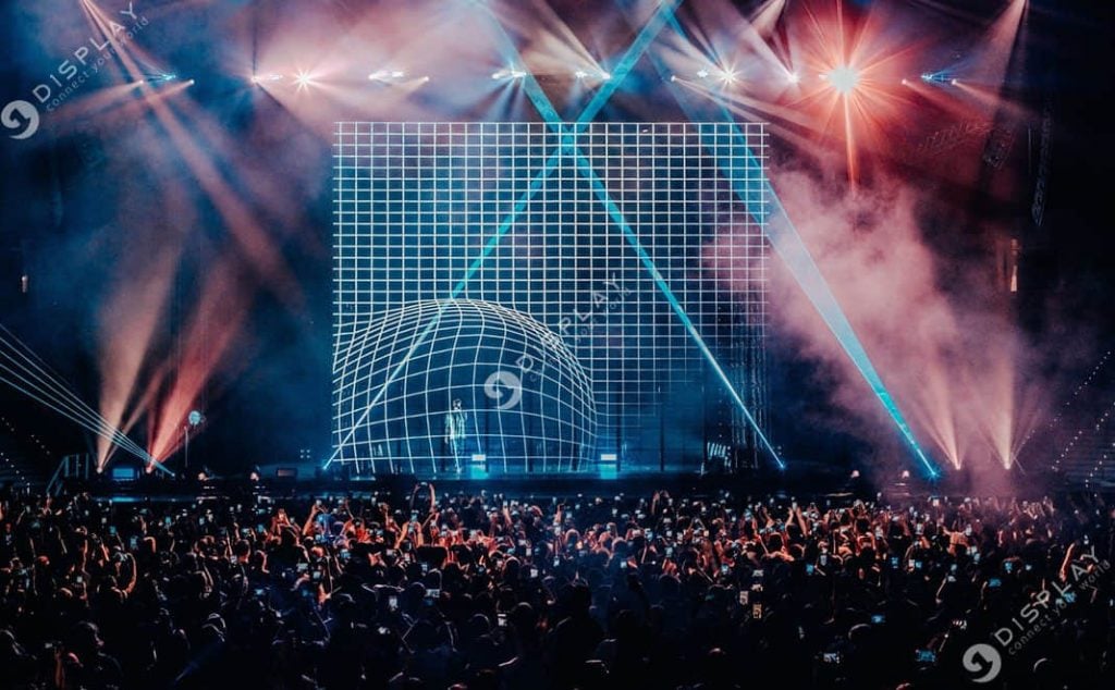 Transparent 3.9mm LED screens for Italian “Paranoia Airlines” touring 2019