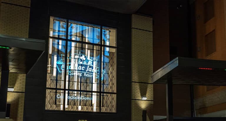 How to choose Led Screen for the Shop Window Display? | ONE DISPLAY ...